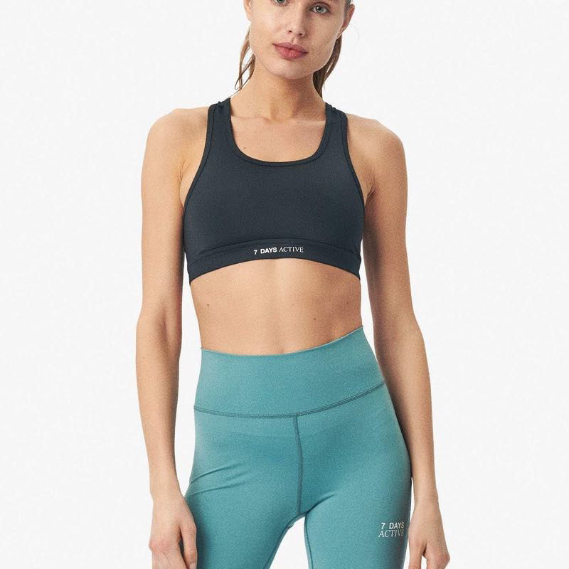 7 Days Active KK sports bra. Sports bh top sort online hos Milium.